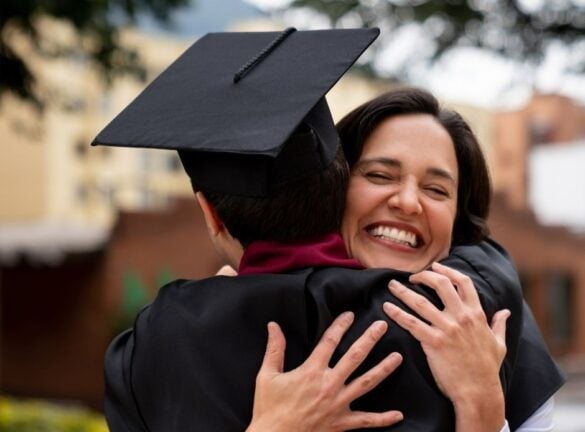 10 Things a Mom's Heart Feels When Her Child Graduates - Raising Teens ...