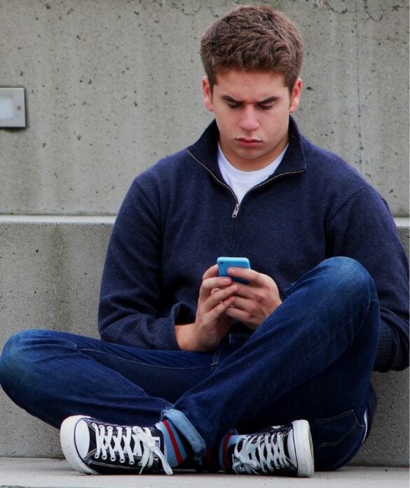 Is Your Teen Lonely? 6 Possible Reasons Your Teen Doesn't Have Friends ...